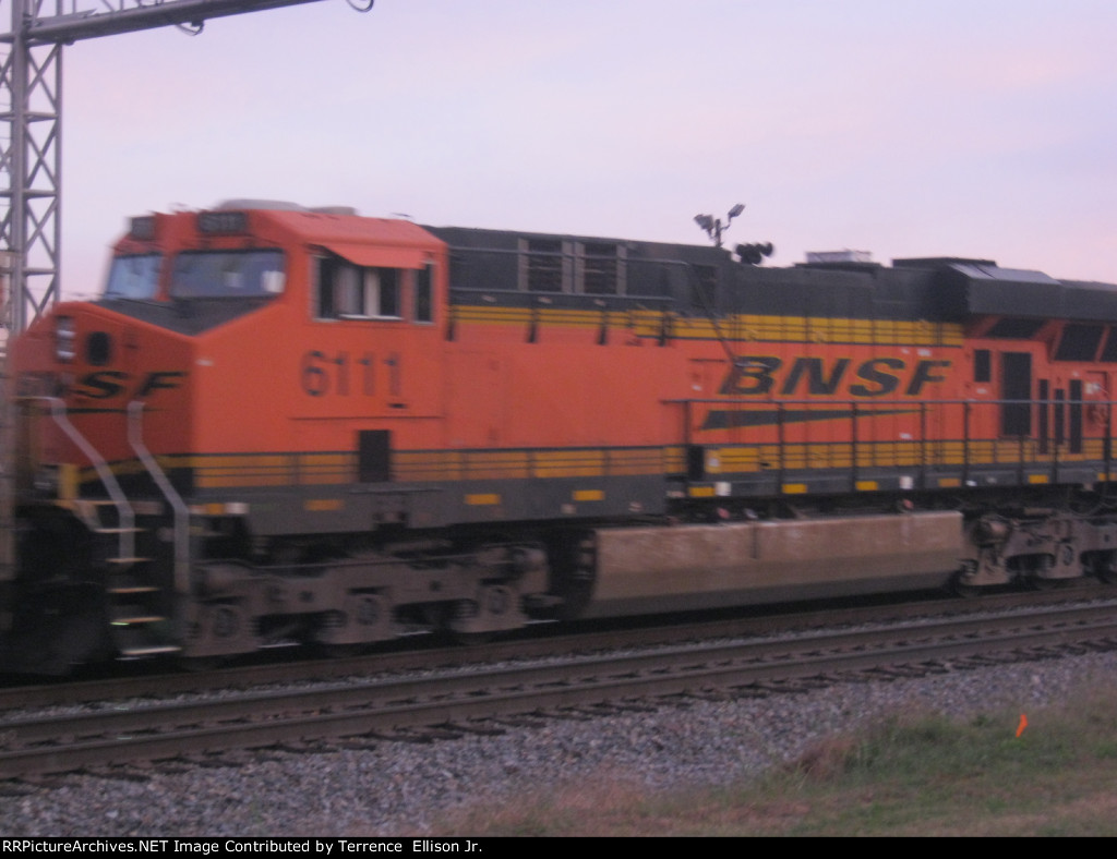BNSF ES44AC 6111